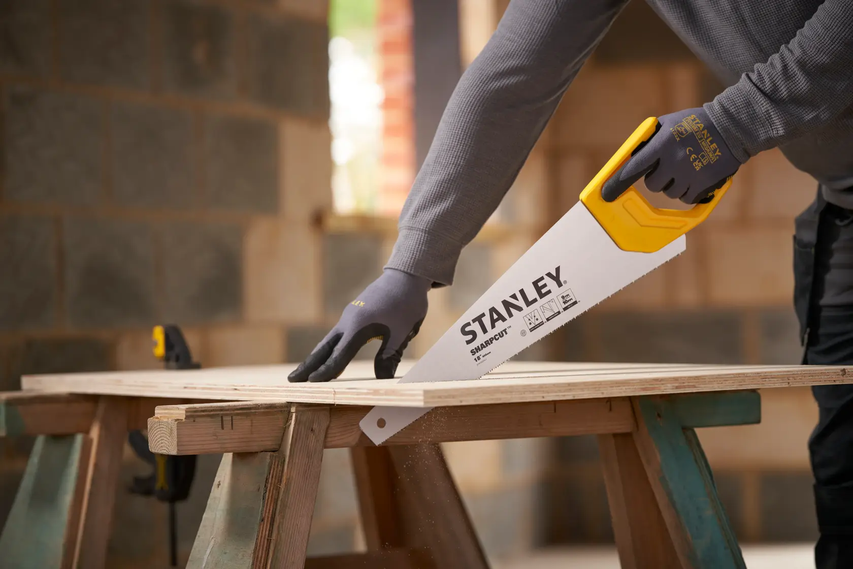 Scie égoïne Sharpcut™ STANLEY® 450 mm, coupe fine, 9 dents/pouce
